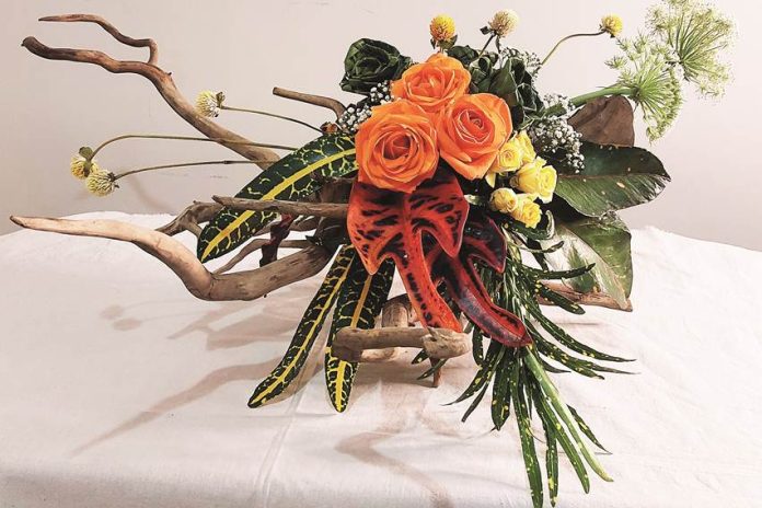 Merangkai Puring Menjadi Hiasan Meja yang Indah - Trubus