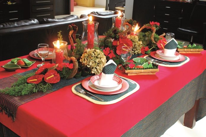 Menghias Meja Makan untuk Jamuan di Perayaan Natal - Trubus
